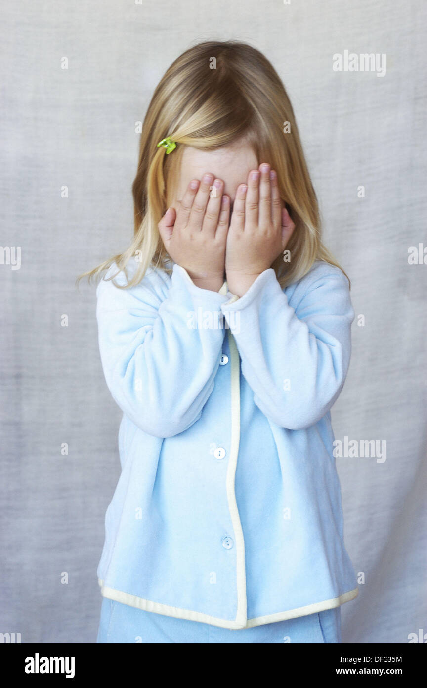Visual impairment children hi-res stock photography and images - Alamy