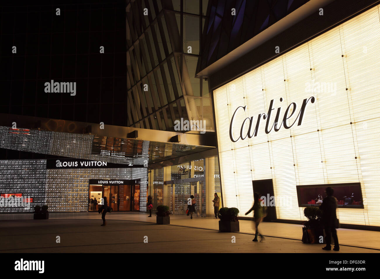 IFC Shopping Mall in Pudong, Shanghai, China Stock Photo - Alamy