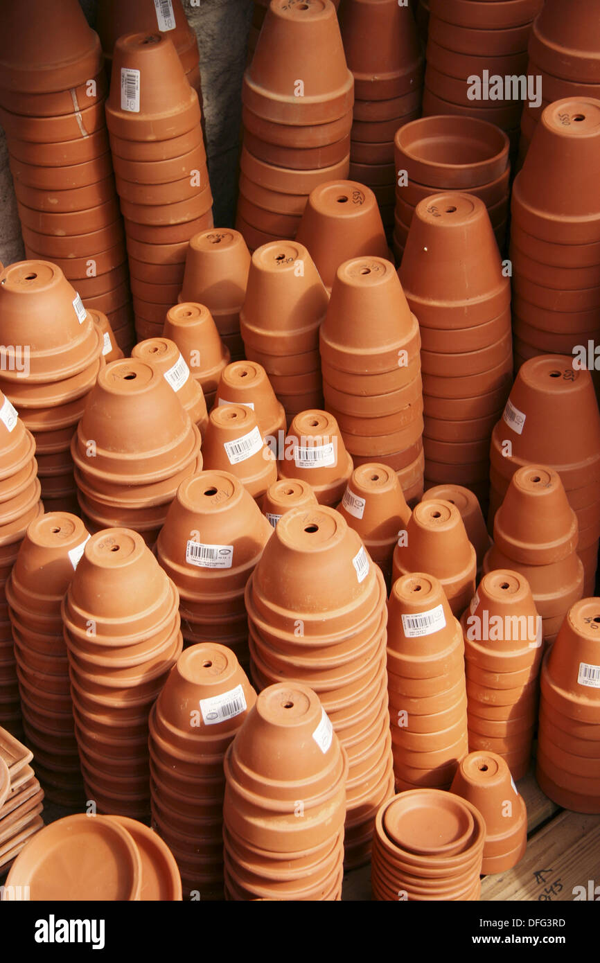 Upside down clay pots hi-res stock photography and images - Alamy