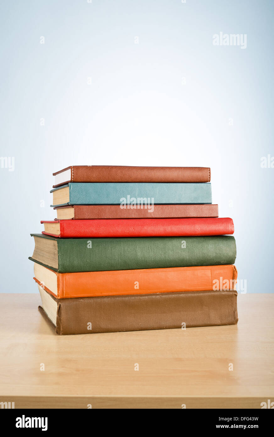 Blank spine books hi-res stock photography and images - Alamy