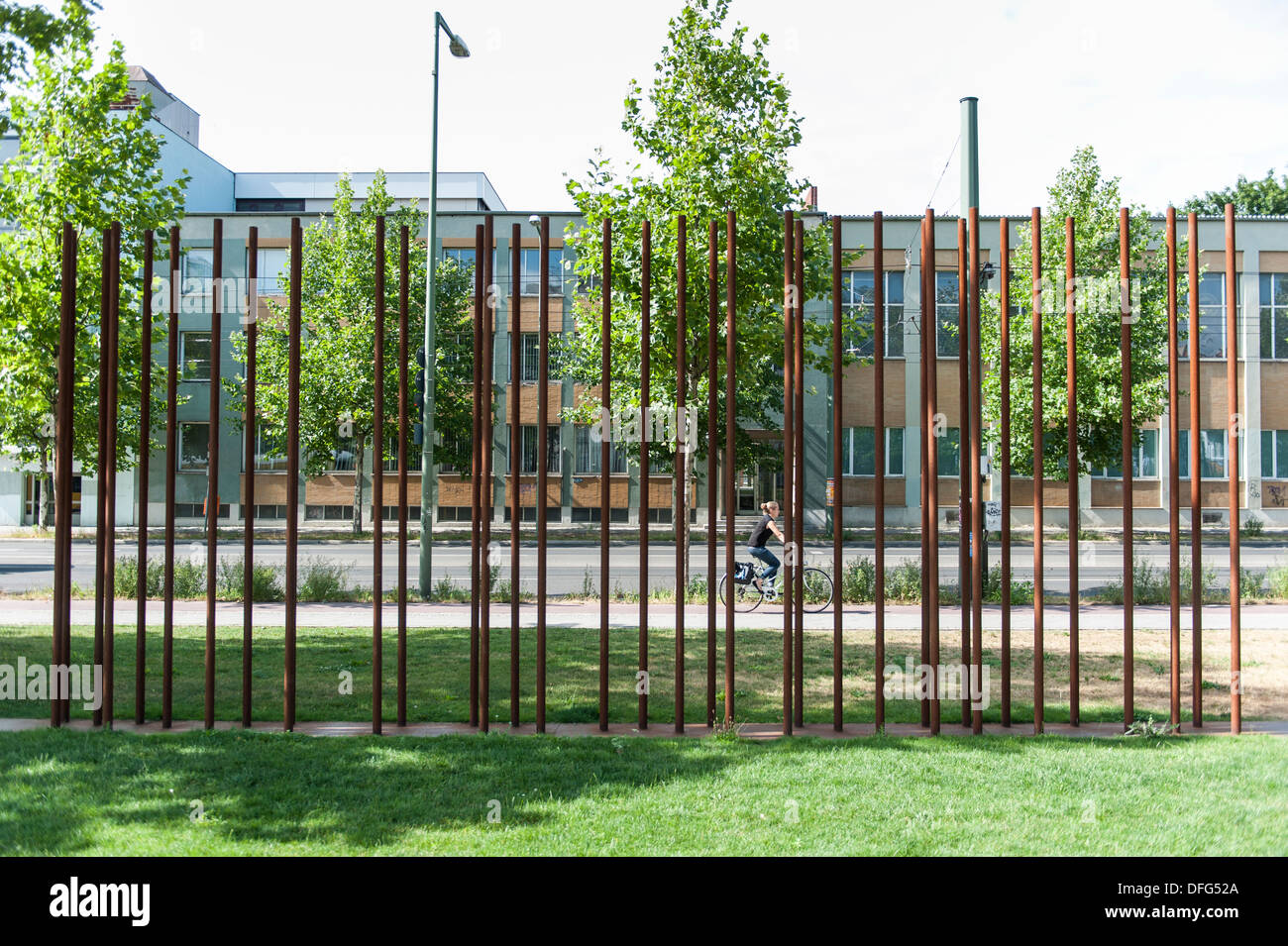 Sculpture representation of Berlin Wall at the Berlin Wall Memorial ...