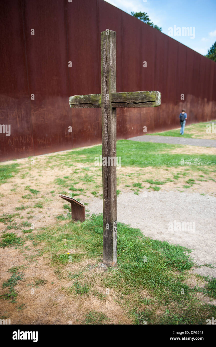Commemorative wooden cross at the Berlin Wall Memorial, Berlin, Germany ...