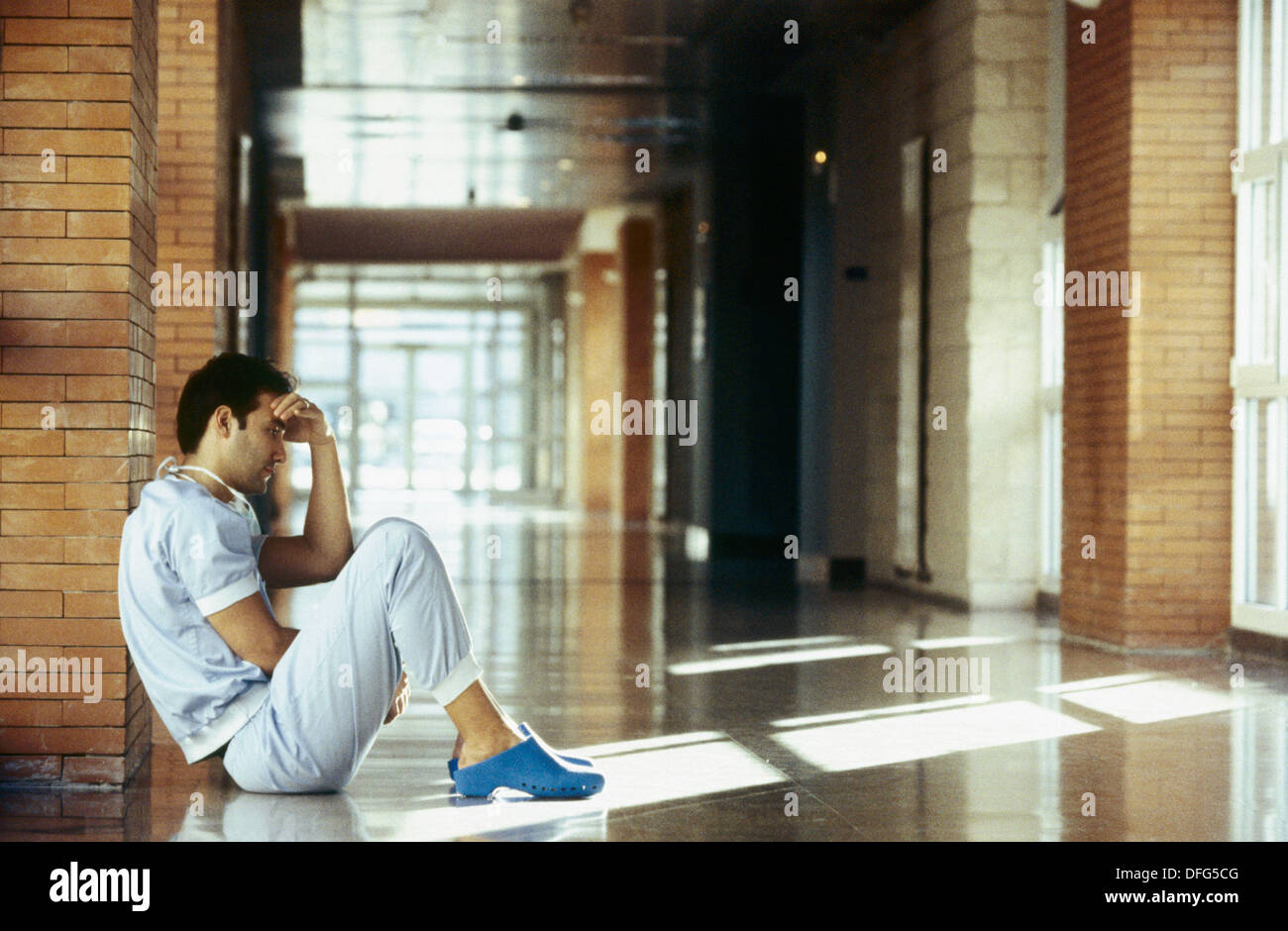 Dejected man hi-res stock photography and images - Alamy