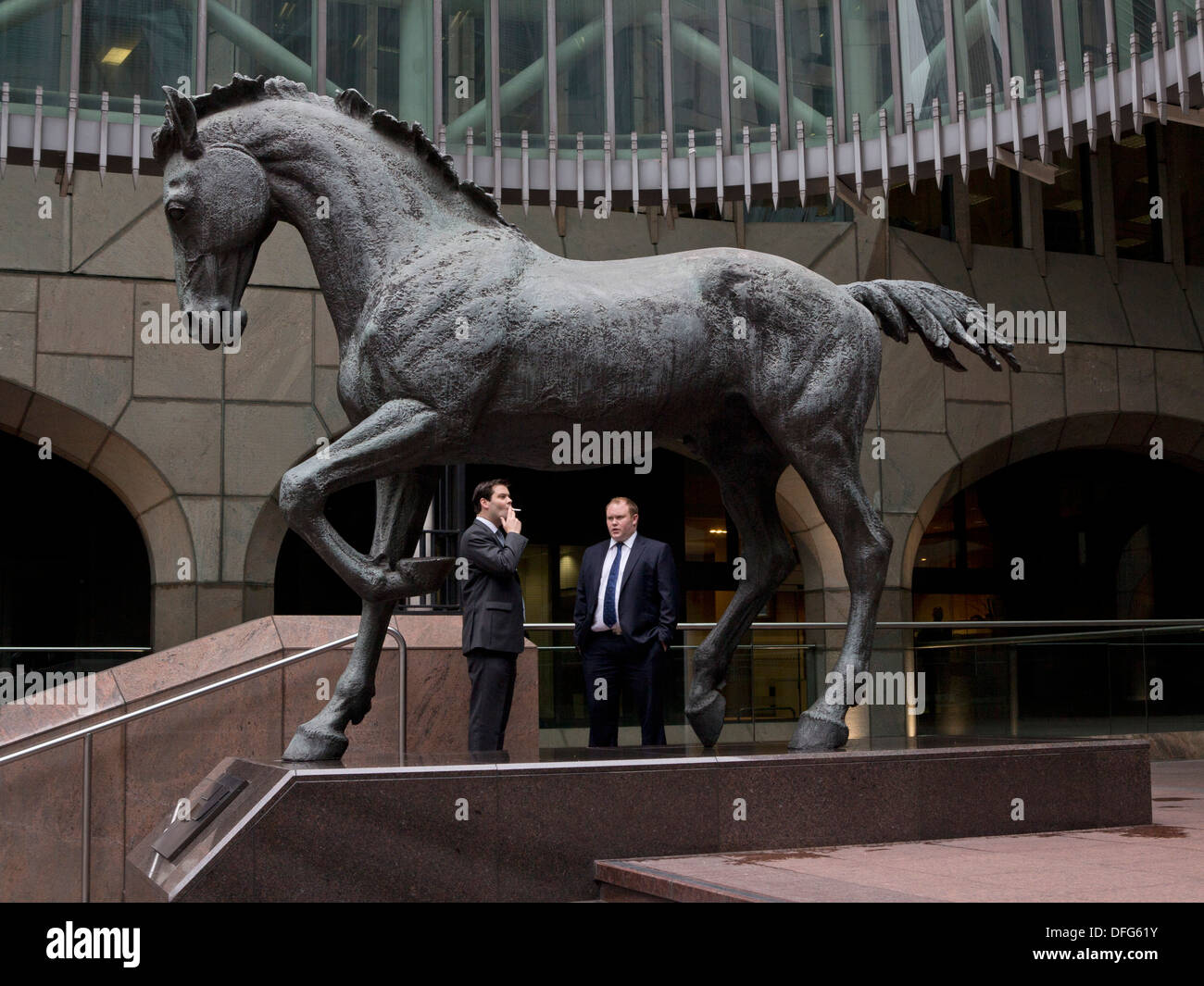 London talking statue hi-res stock photography and images - Alamy