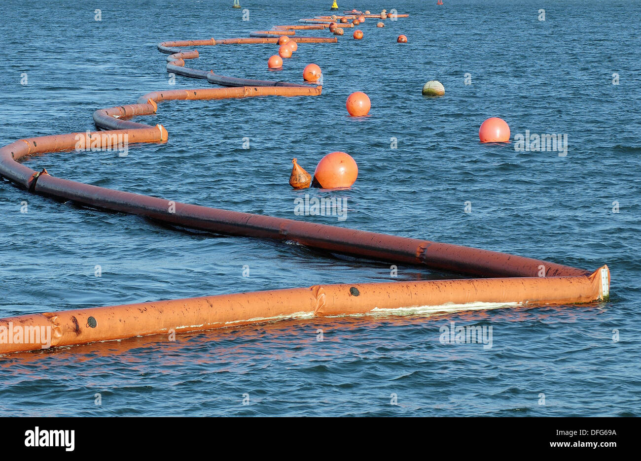 Oil Spillage Prestige Oil Tanker Stock Photos & Oil Spillage Prestige ...