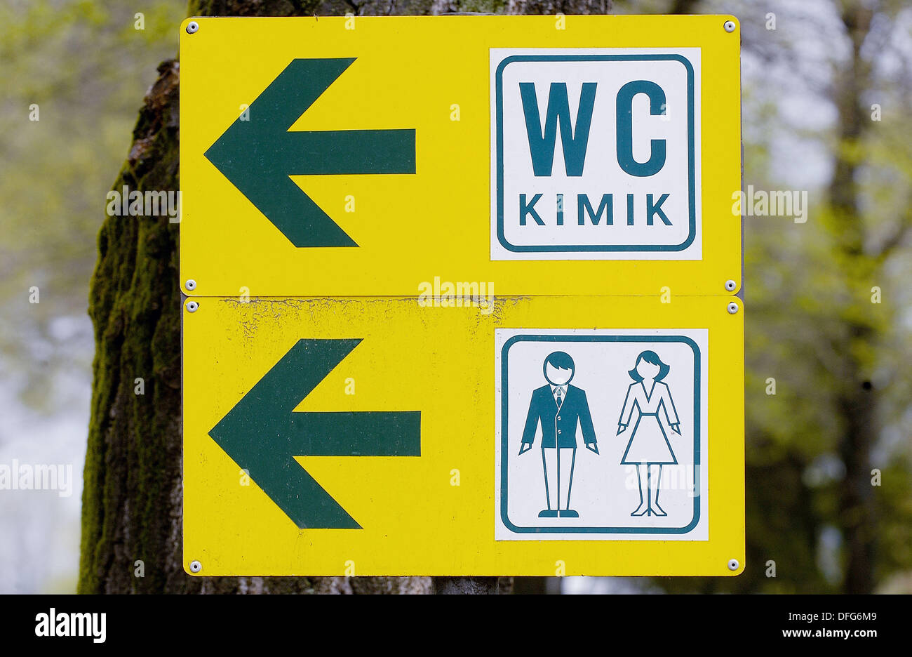 Restroom signs hi-res stock photography and images - Alamy