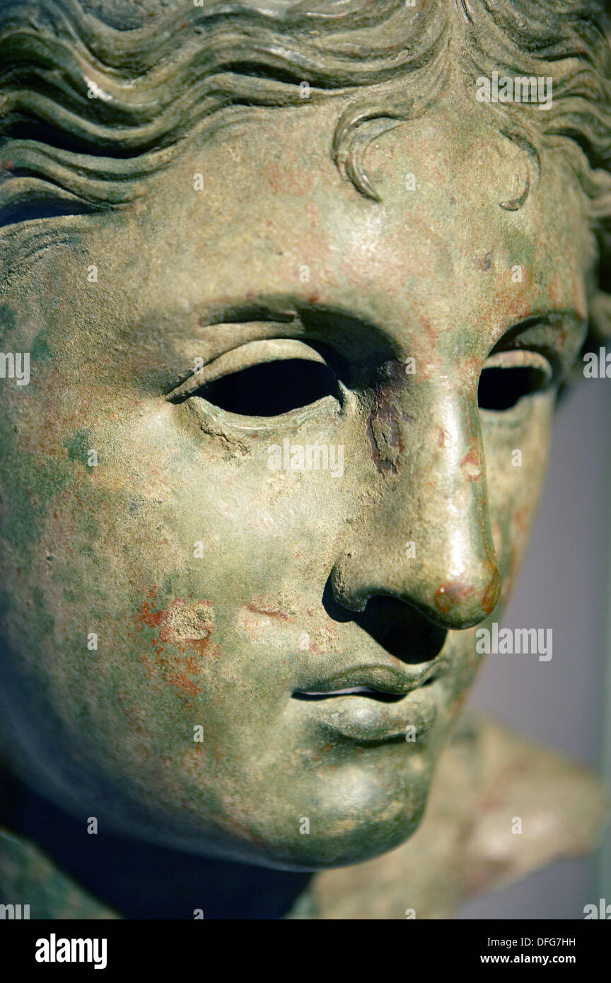 Aphrodite goddess hi-res stock photography and images - Alamy