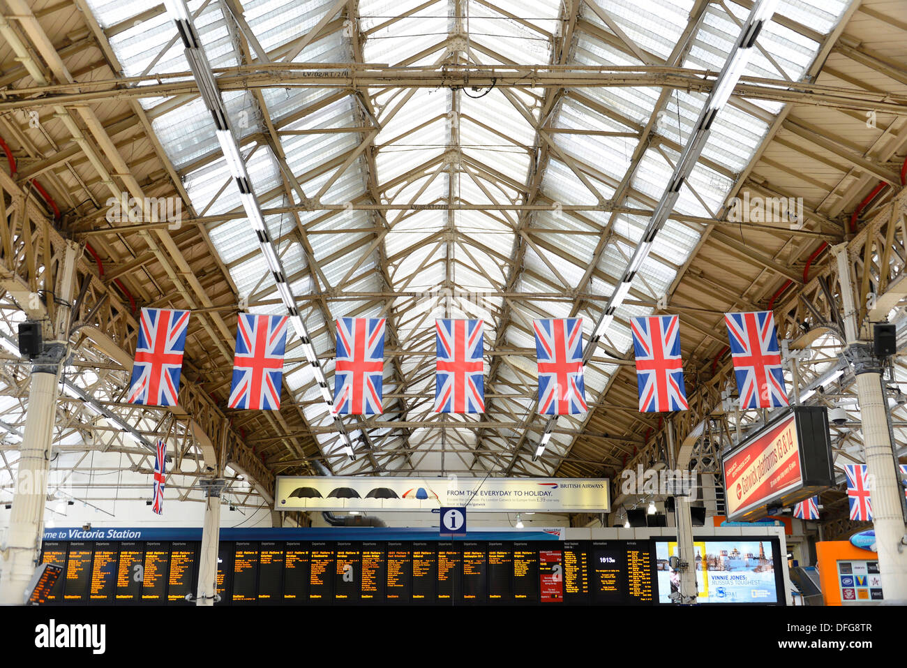 Inside victoria station london england hi-res stock photography and ...