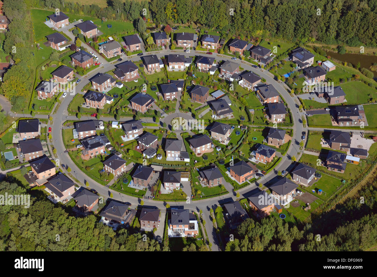 Circular housing estate hi-res stock photography and images - Alamy