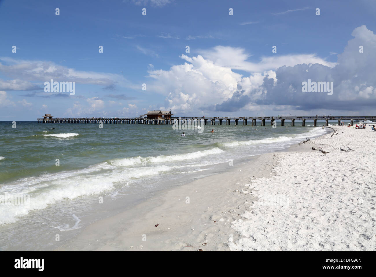 Naples beach and pier on the Florida coast Stock Photo - Alamy