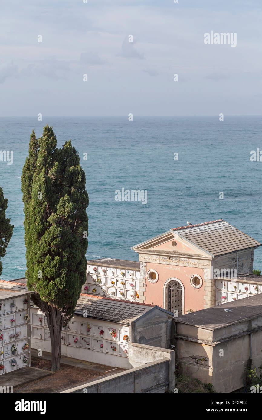 Cemetery of manarola hi-res stock photography and images - Alamy