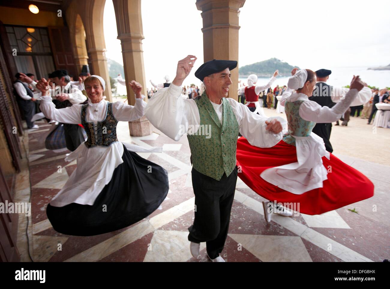 Basque dancing dance country hi-res stock photography and images - Alamy