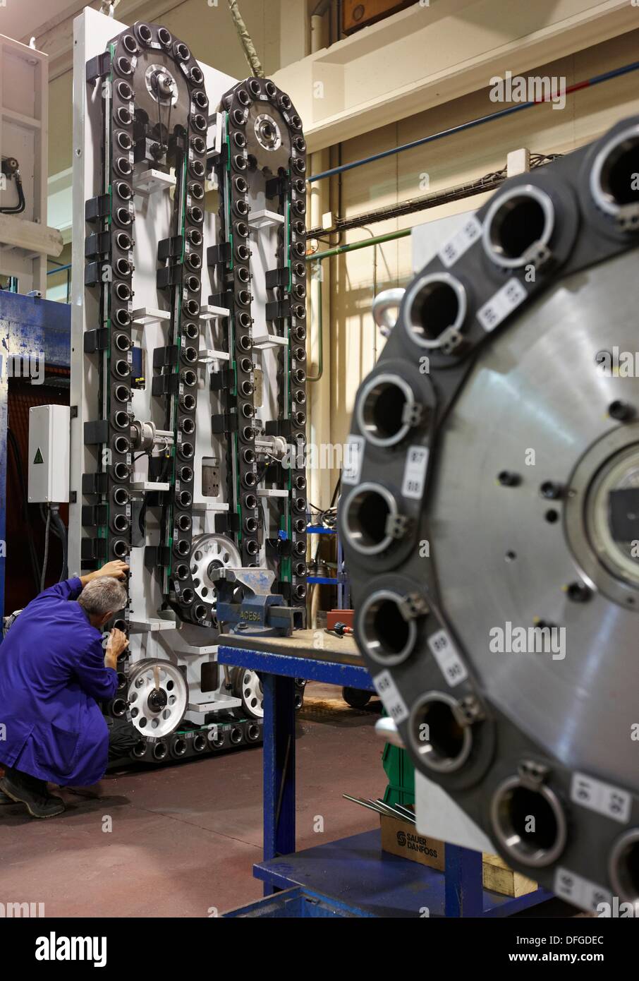 Automatic tool changer hi-res stock photography and images - Alamy Automatic tool changer hi-res stock photography and images - Alamy