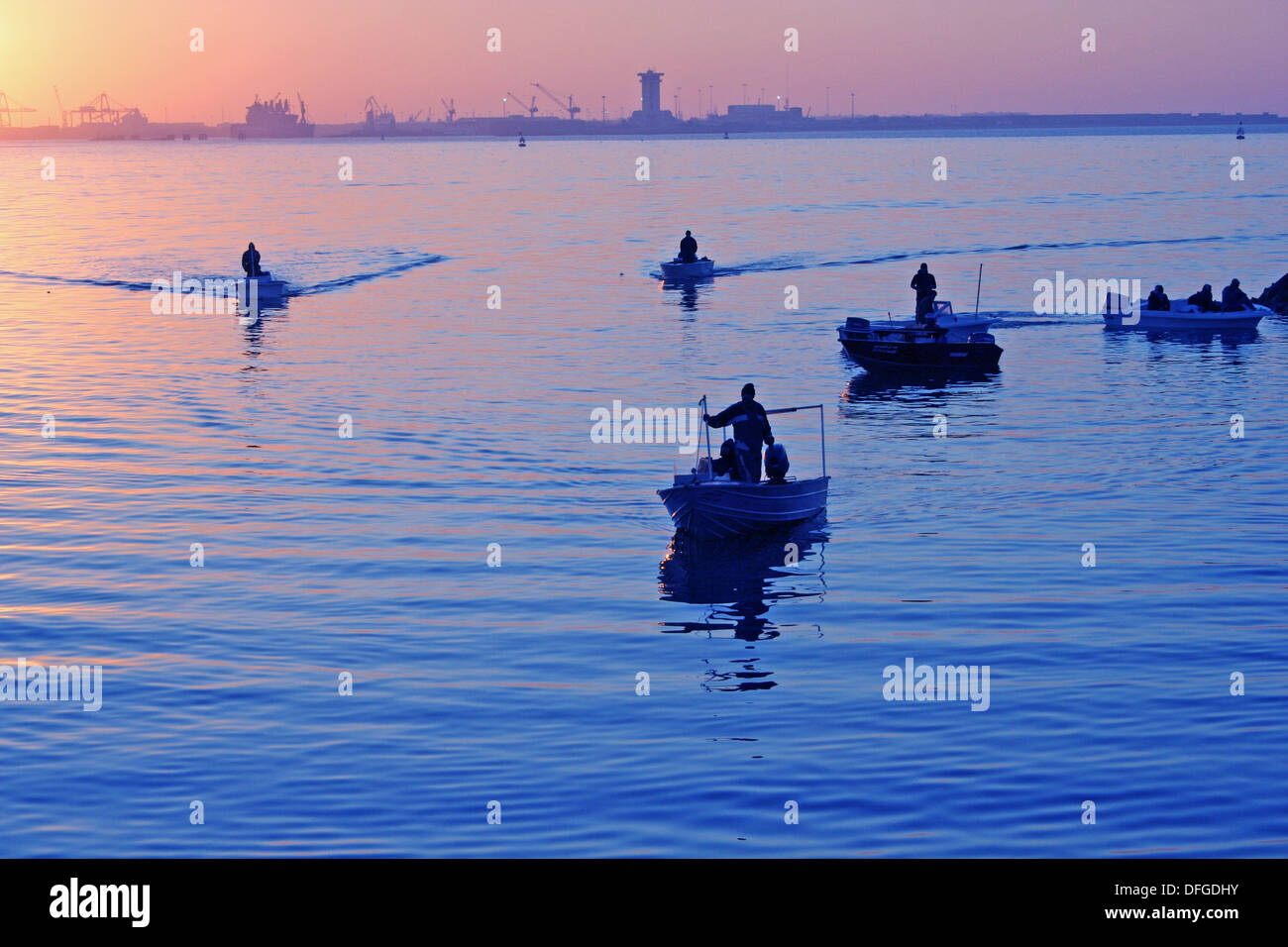 Kuwait man boat hi-res stock photography and images - Alamy