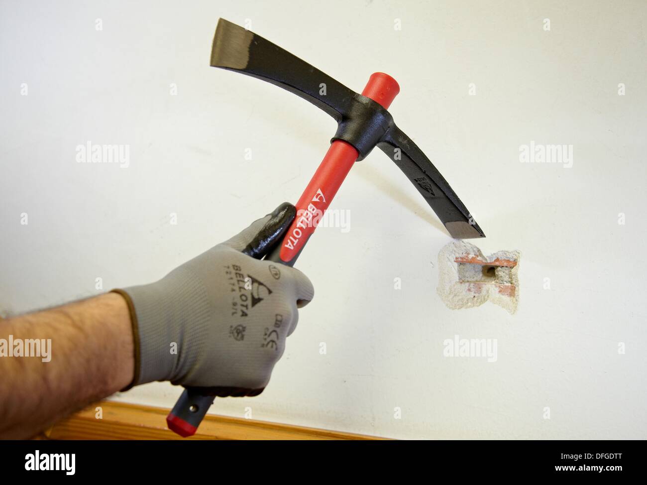 Pickaxe tool hi-res stock photography and images - Alamy