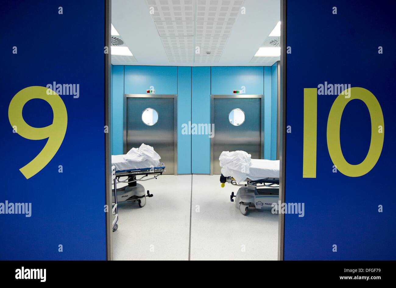 Number two block hi-res stock photography and images - Alamy