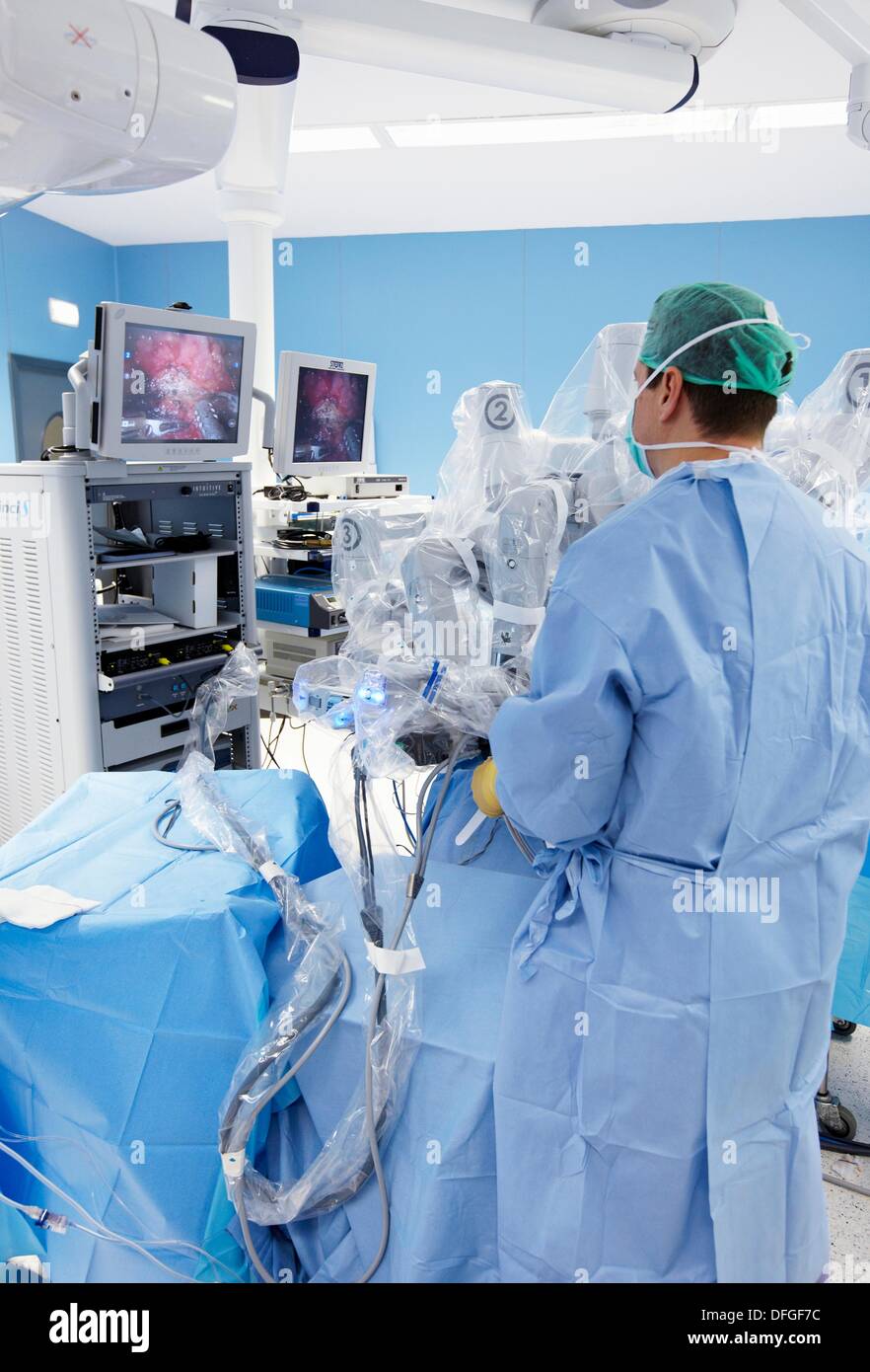 Operating room, prostate cancer robotic surgery, Da Vinci surgical ...