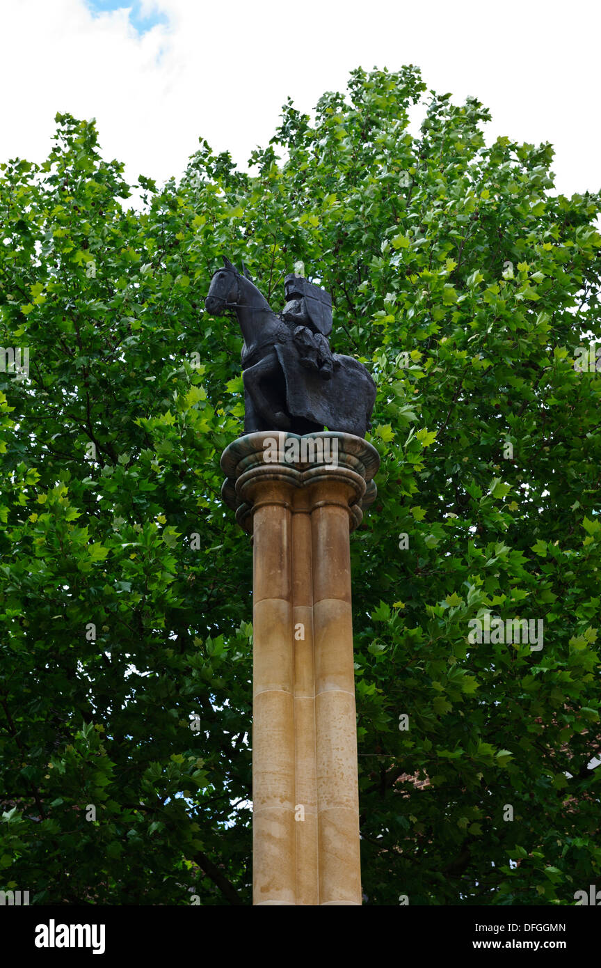 Knights templar statue hi-res stock photography and images - Alamy