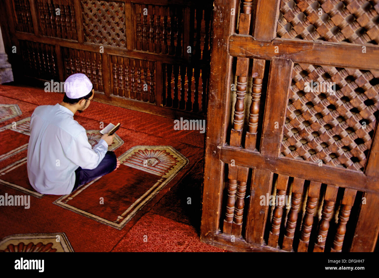 Al azhar mosque prayer hi-res stock photography and images - Alamy