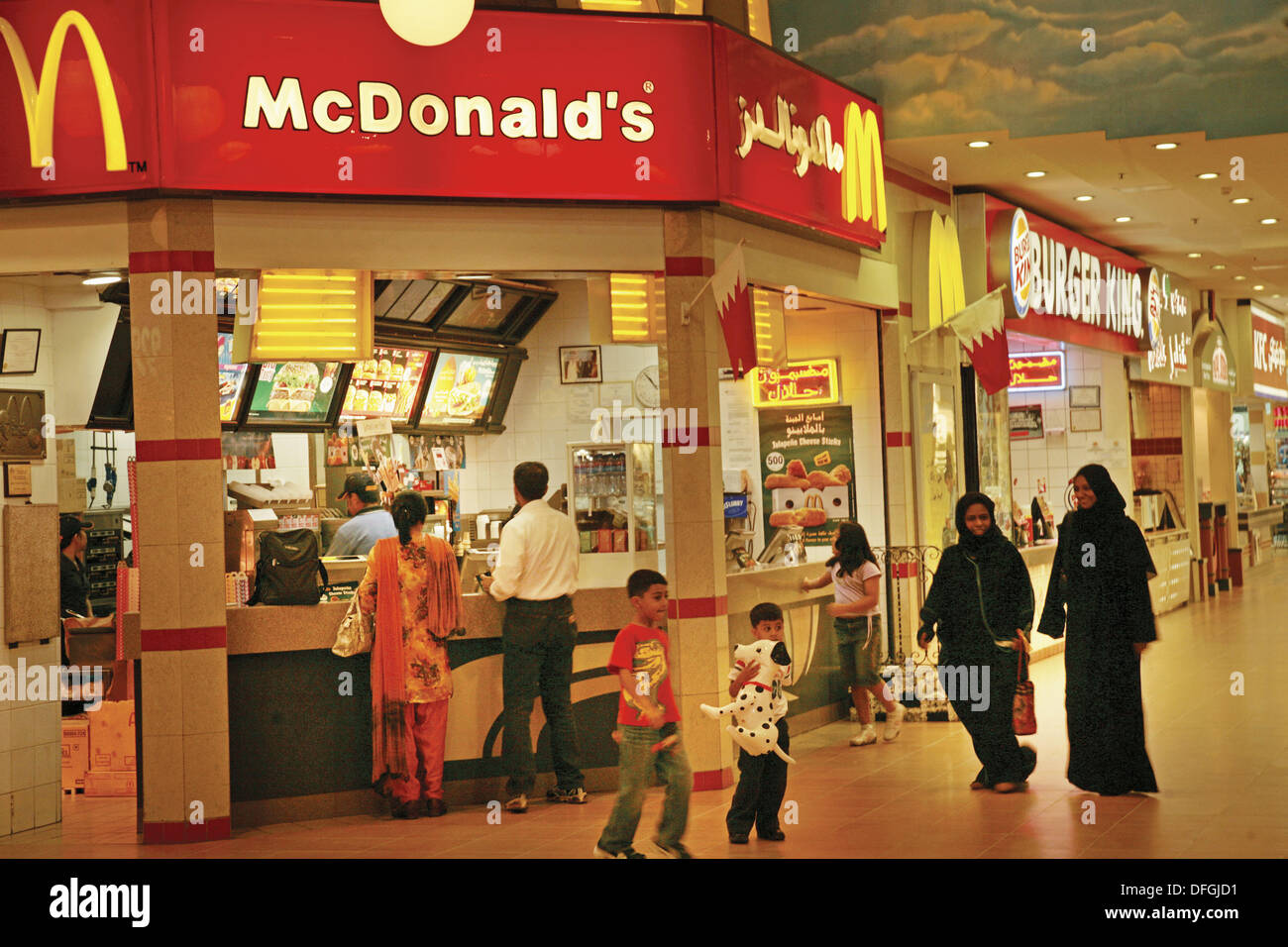 Traditional shop manama bahrain hi-res stock photography and images - Alamy