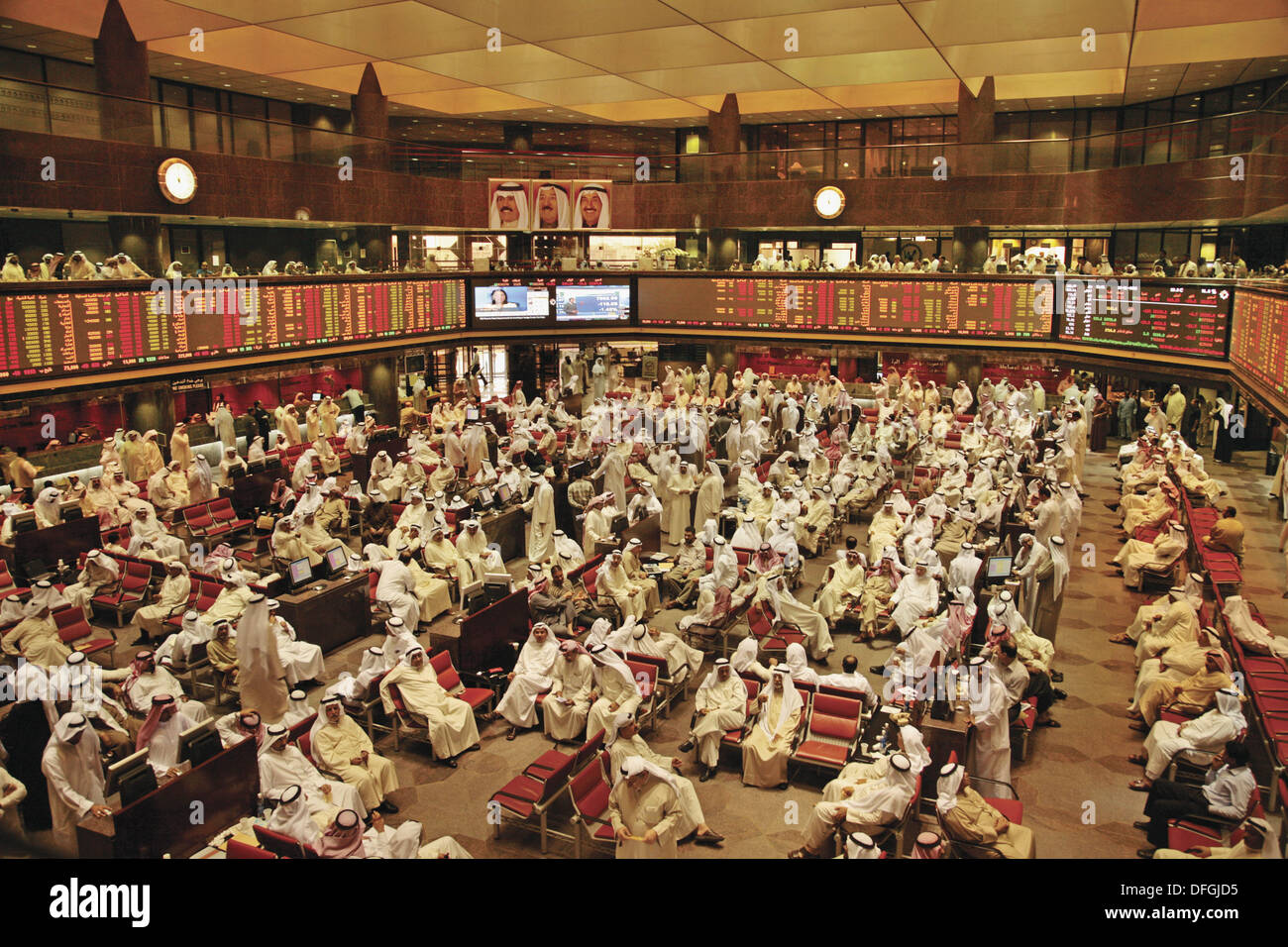 Kuwait stock exchange hi-res stock photography and images - Alamy