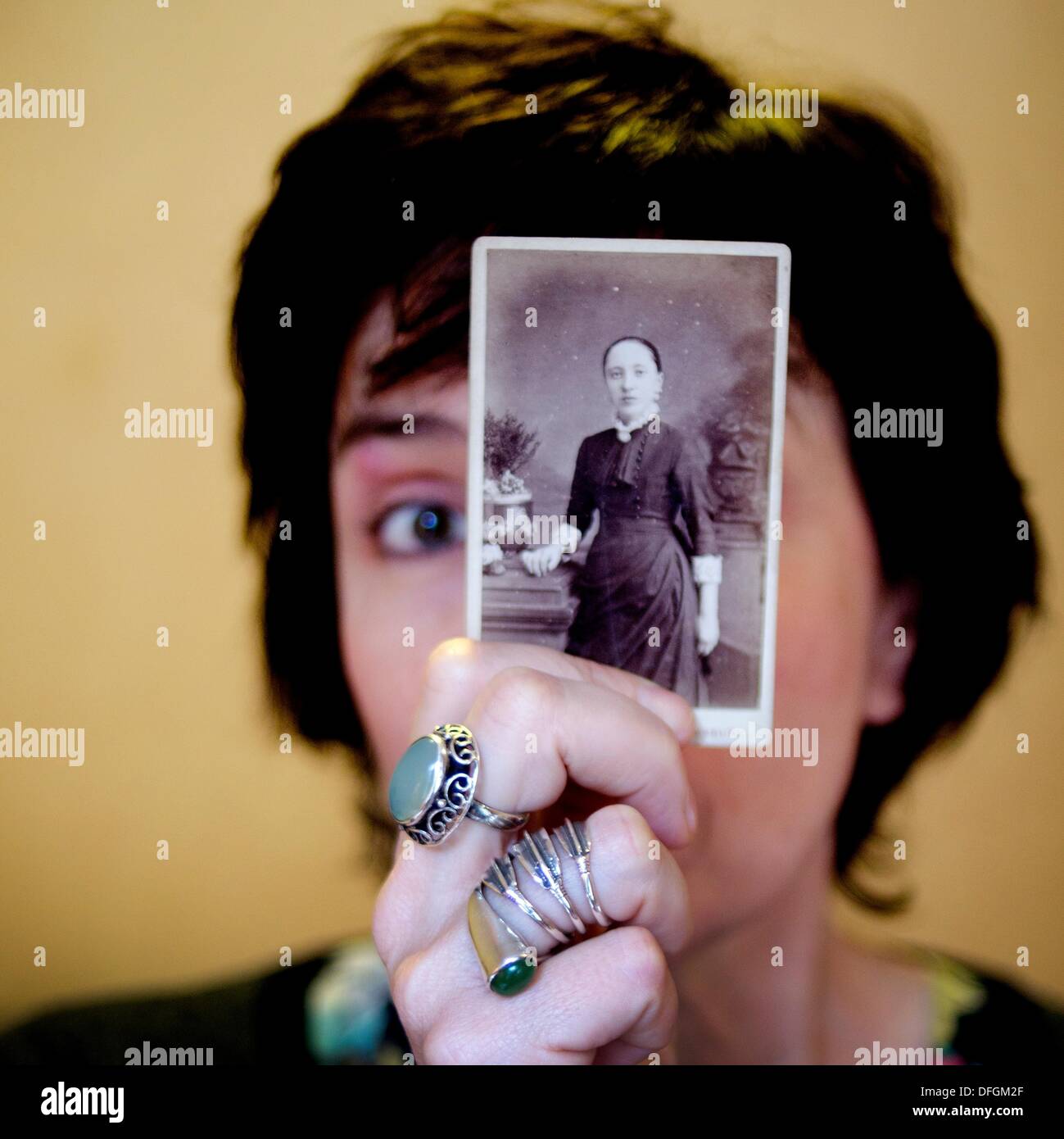 Unknown hide hidden identity hi-res stock photography and images - Alamy