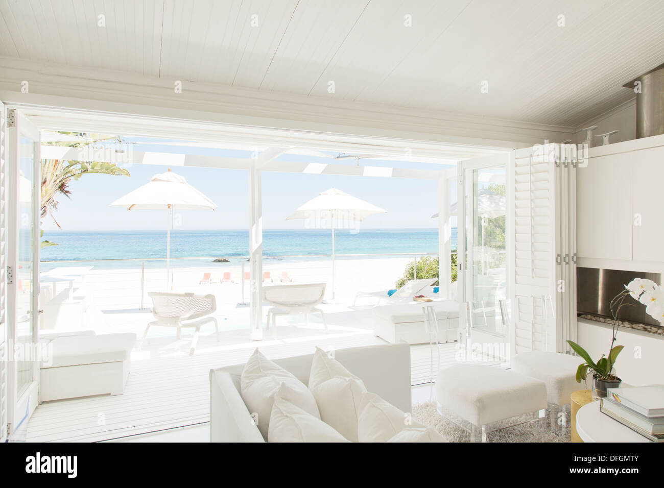 Modern living room overlooking beach and ocean Stock Photo - Alamy