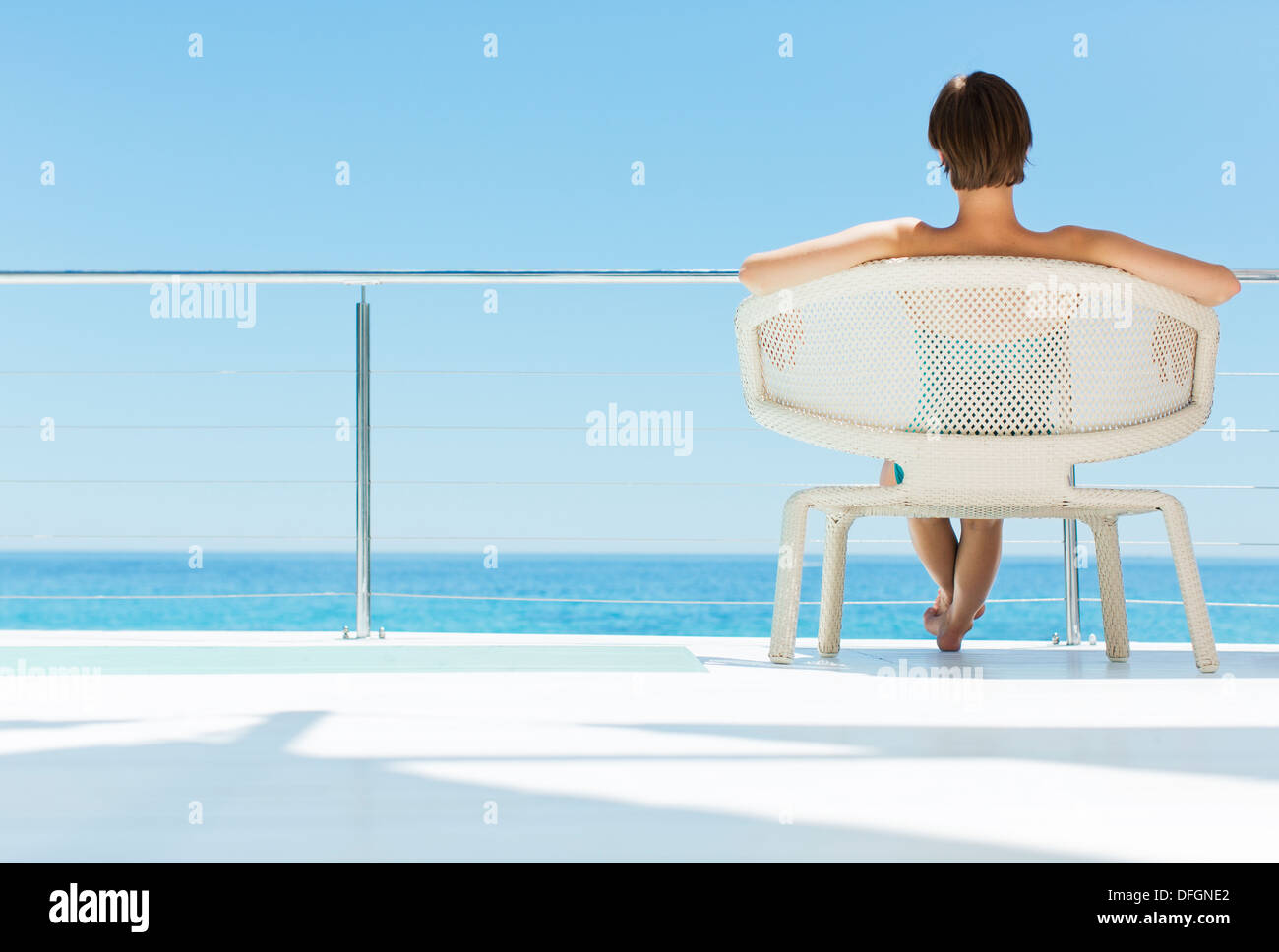 Horizontal viewing angle hi-res stock photography and images - Alamy