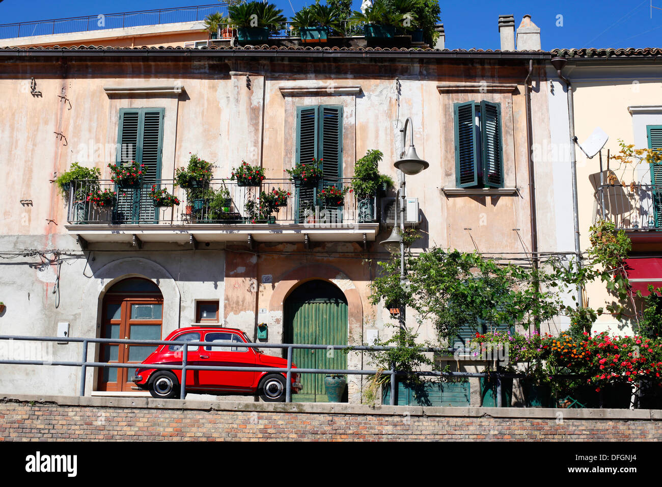 Red fiat 500 hi-res stock photography and images - Alamy