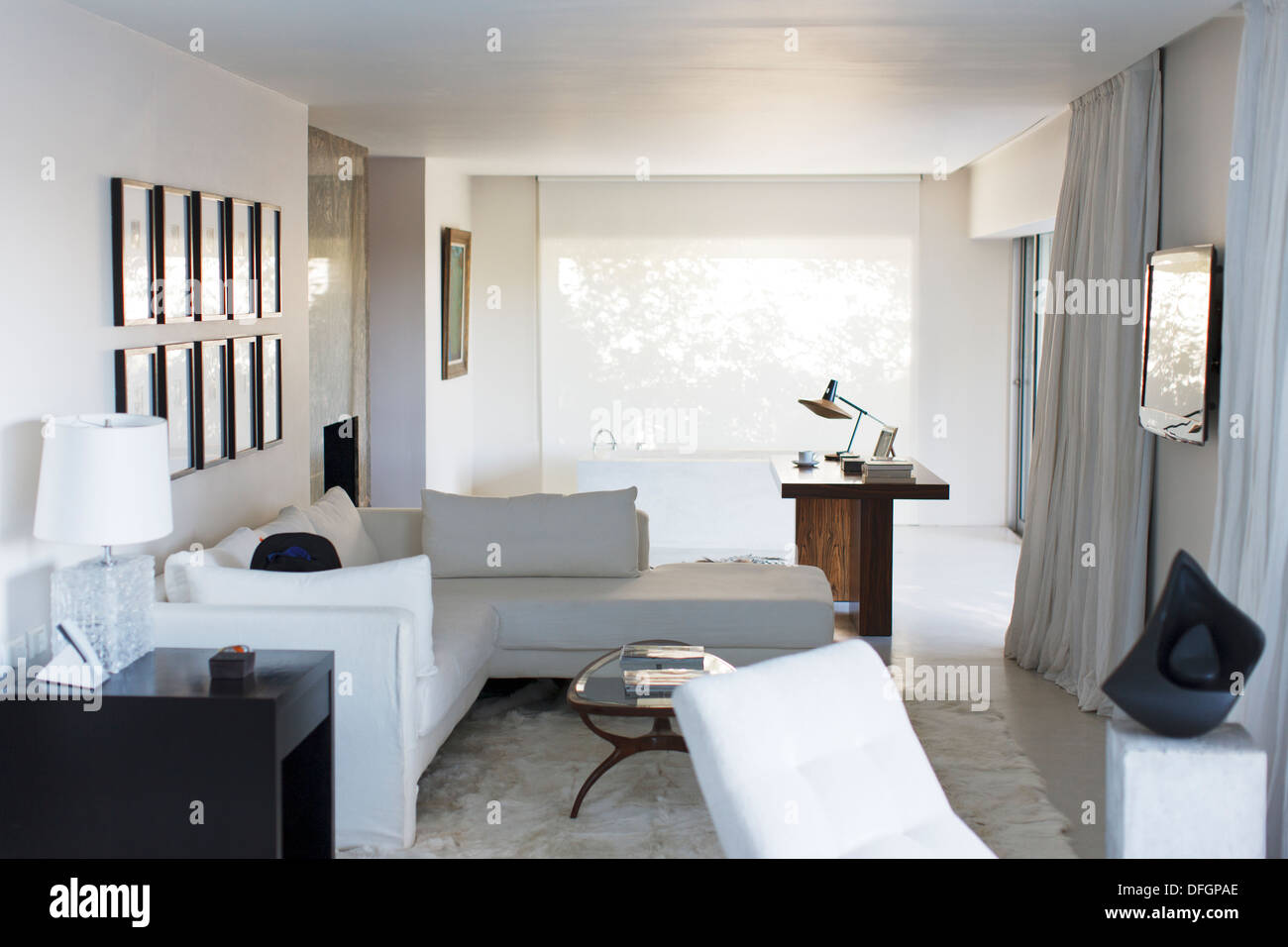 Modern studio apartment Stock Photo - Alamy