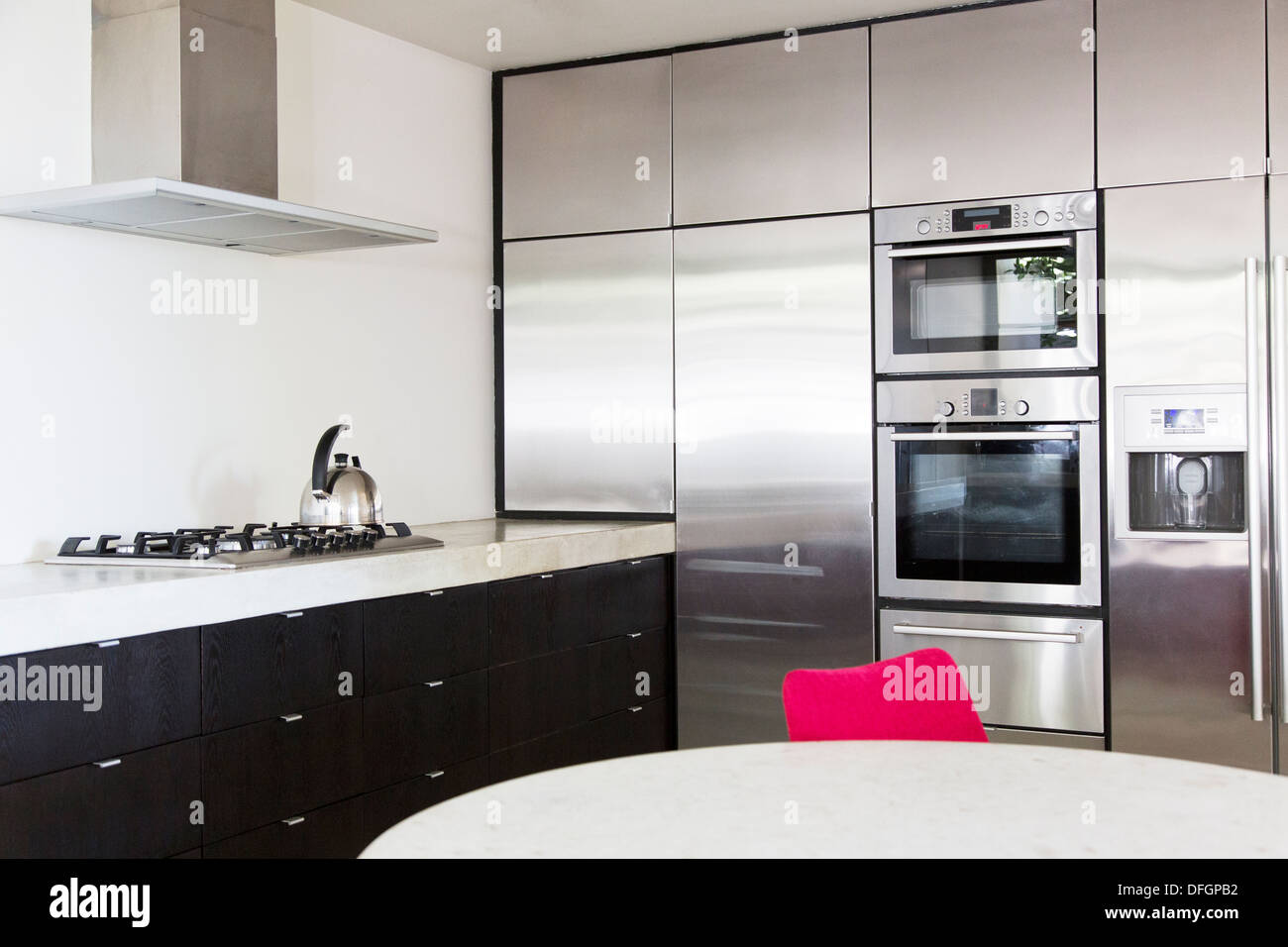 Modern kitchen hi-res stock photography and images - Alamy