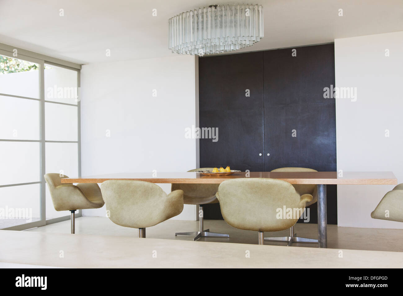 Modern dining room Stock Photo - Alamy