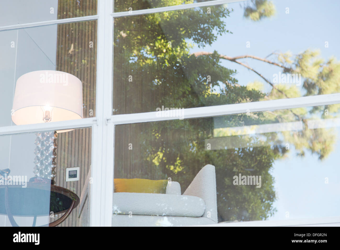 Reflecting on window hi-res stock photography and images - Alamy