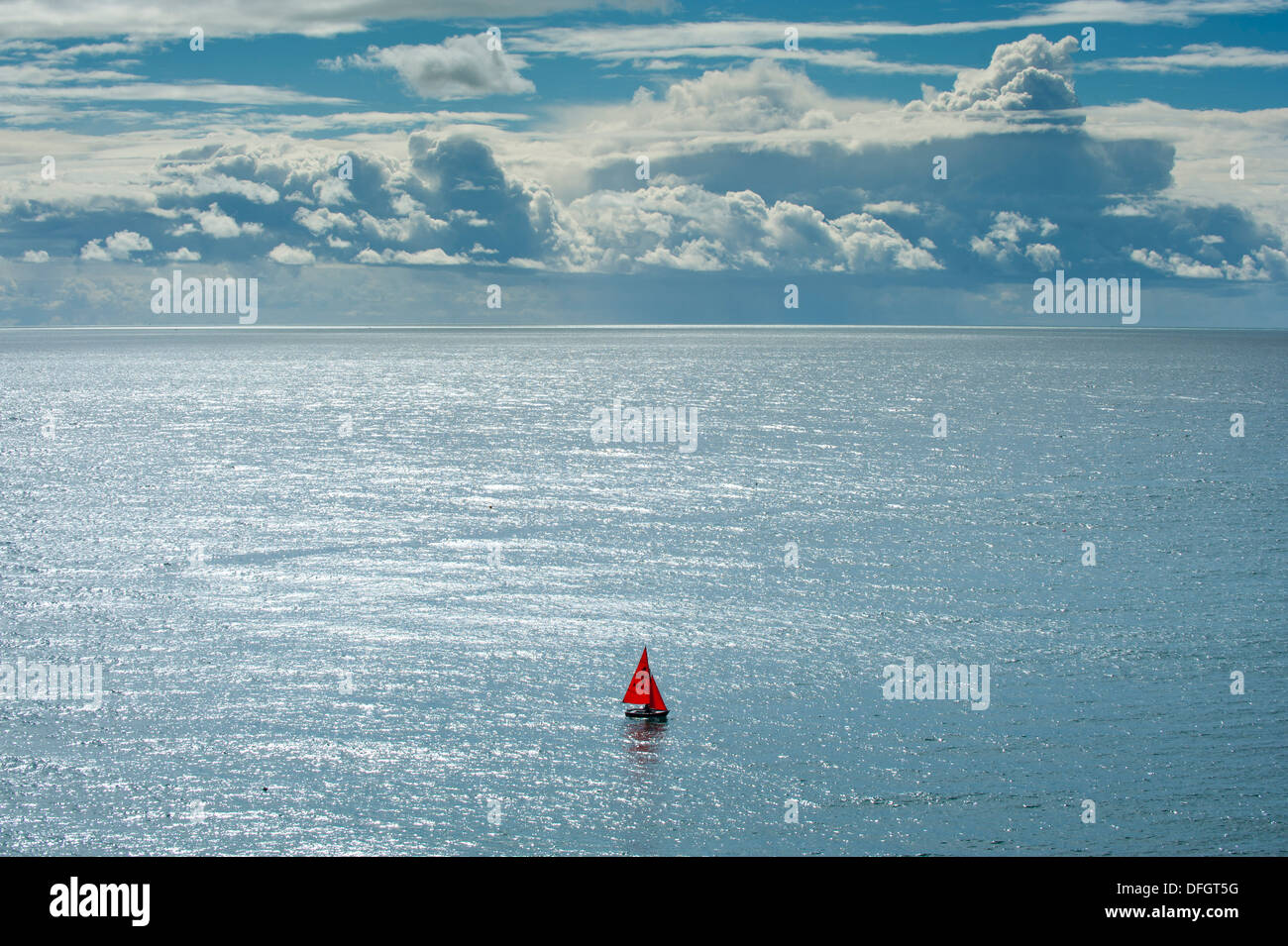 Dinghy with red sails hi-res stock photography and images - Alamy