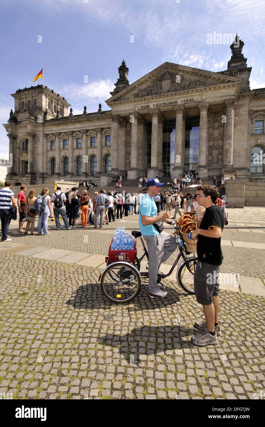 Platz der republik berlin hi-res stock photography and images - Alamy