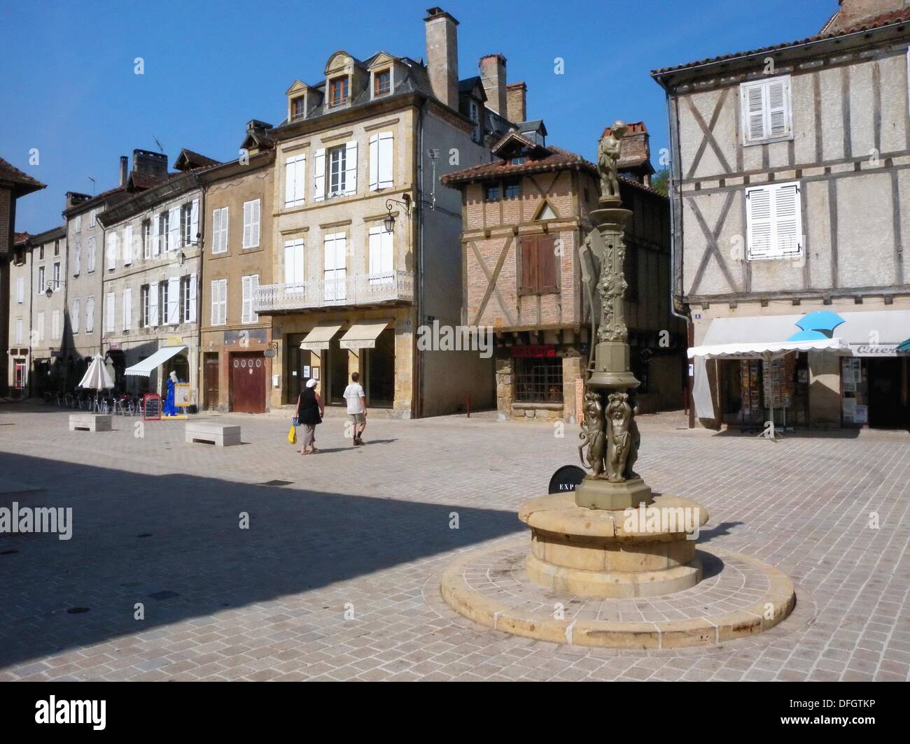 Saint cere village hi-res stock photography and images - Alamy