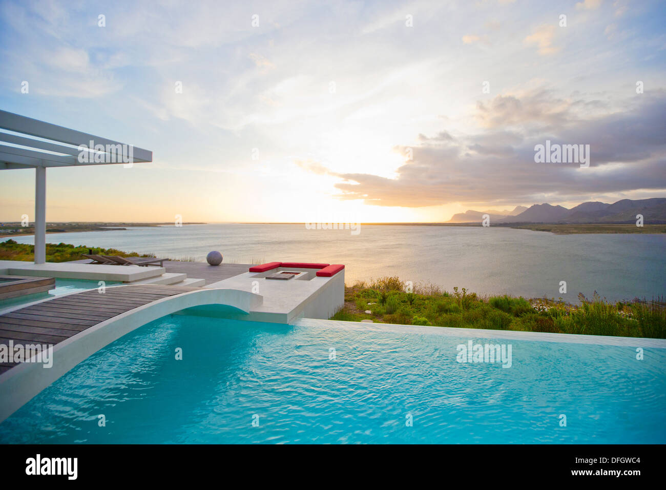 Swimming pool by ocean hi-res stock photography and images - Alamy