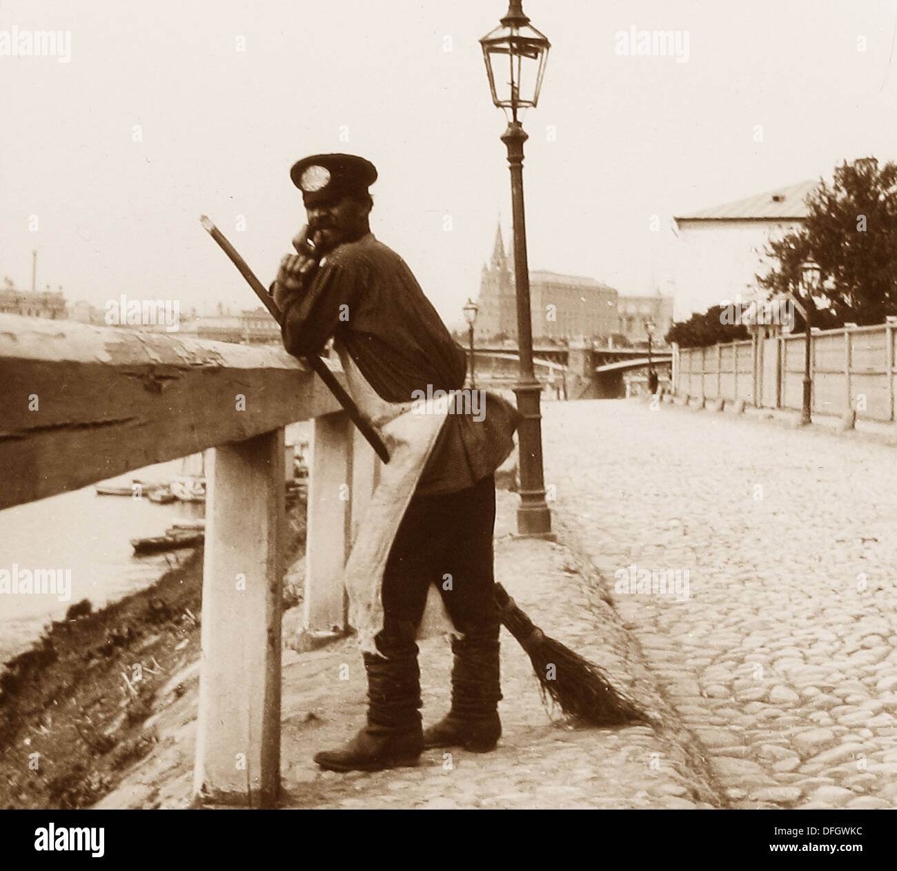 Russia Moscow street cleaner early 1900s Stock Photo - Alamy