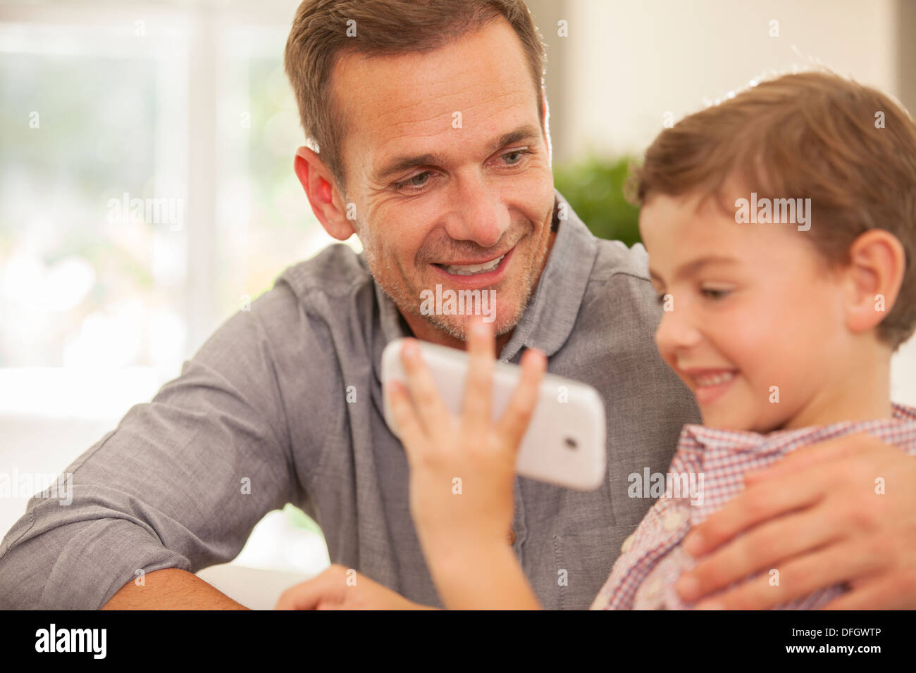 Father son mobile phone hi-res stock photography and images - Alamy