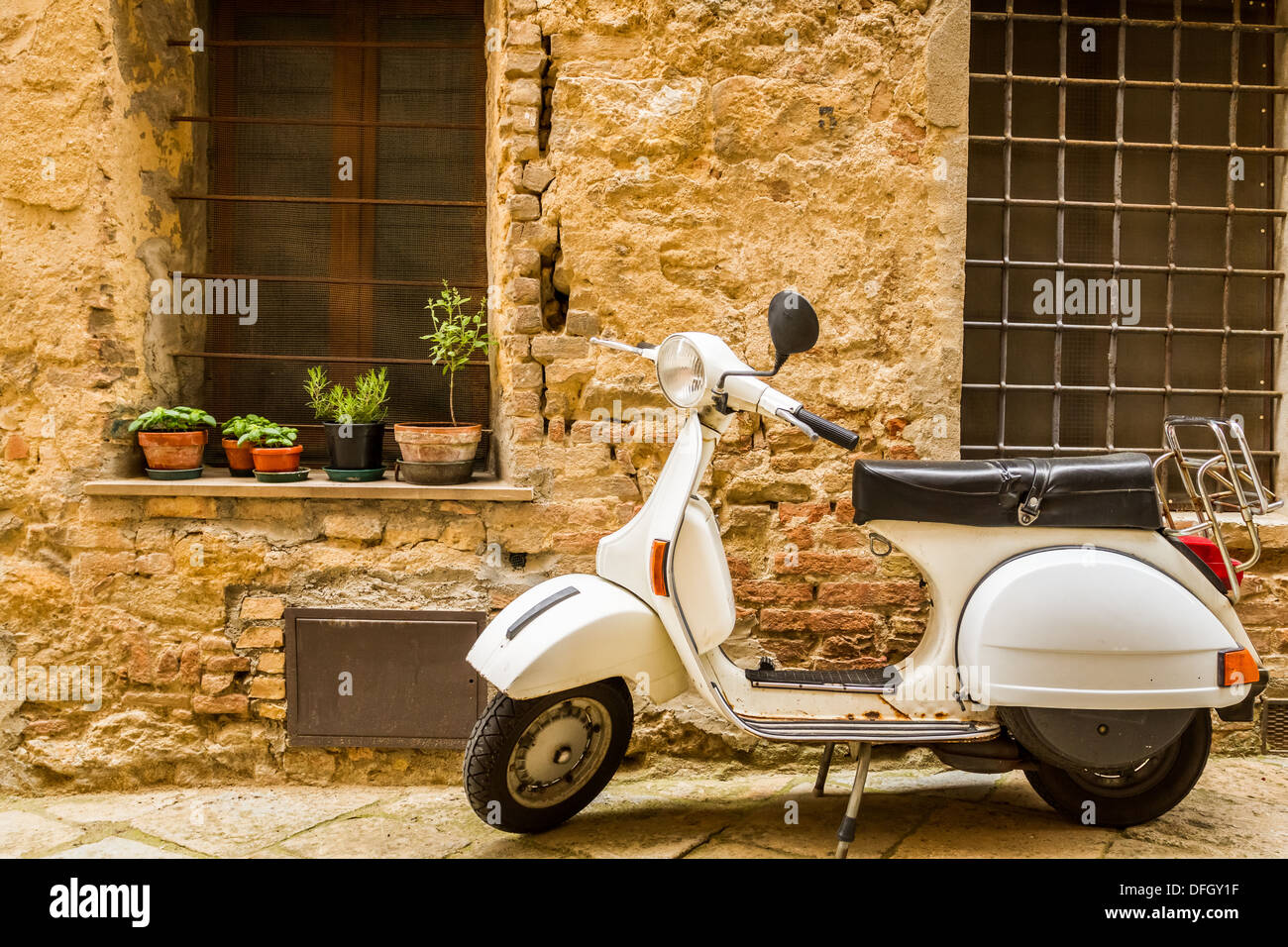 Vespa italy 1950s hi-res stock photography and images - Alamy