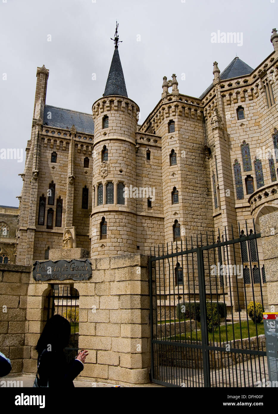Palace of gaudi astorga hi-res stock photography and images - Alamy