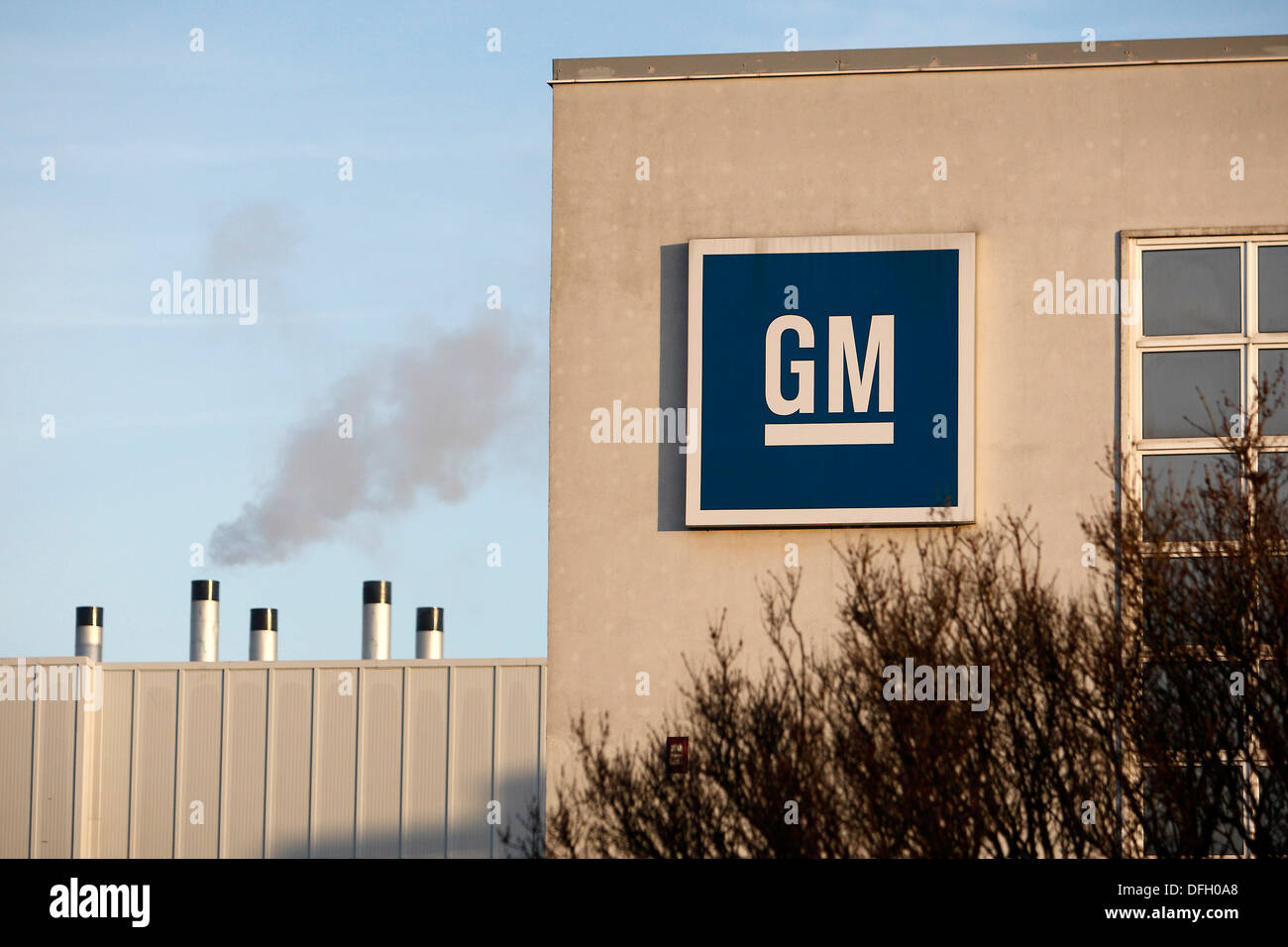 General motors logo hi-res stock photography and images - Alamy
