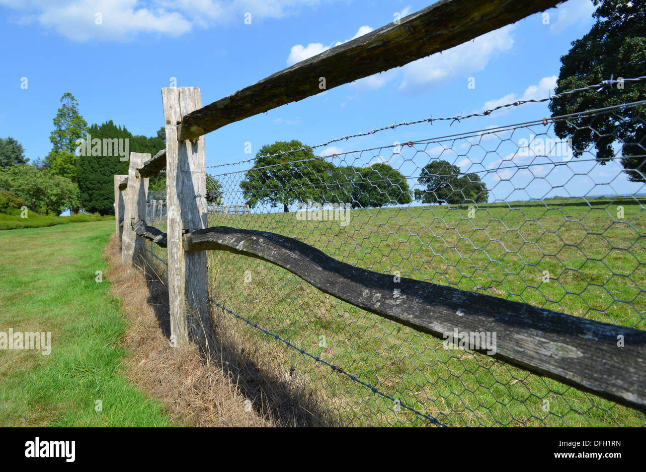 Garden fence posts hi-res stock photography and images - Alamy