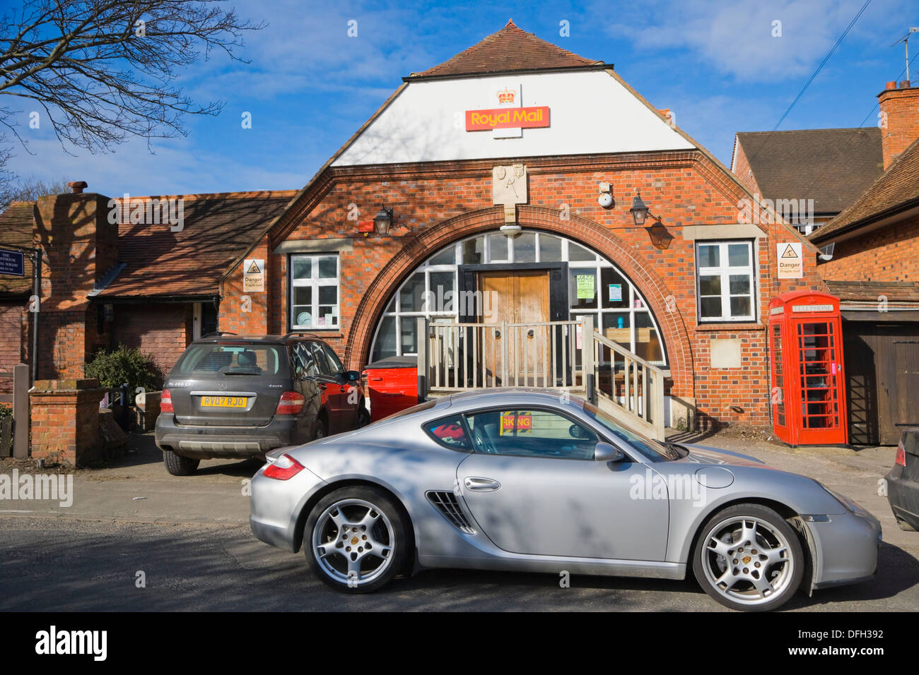Post office sorting office royal mail hi-res stock photography and ...