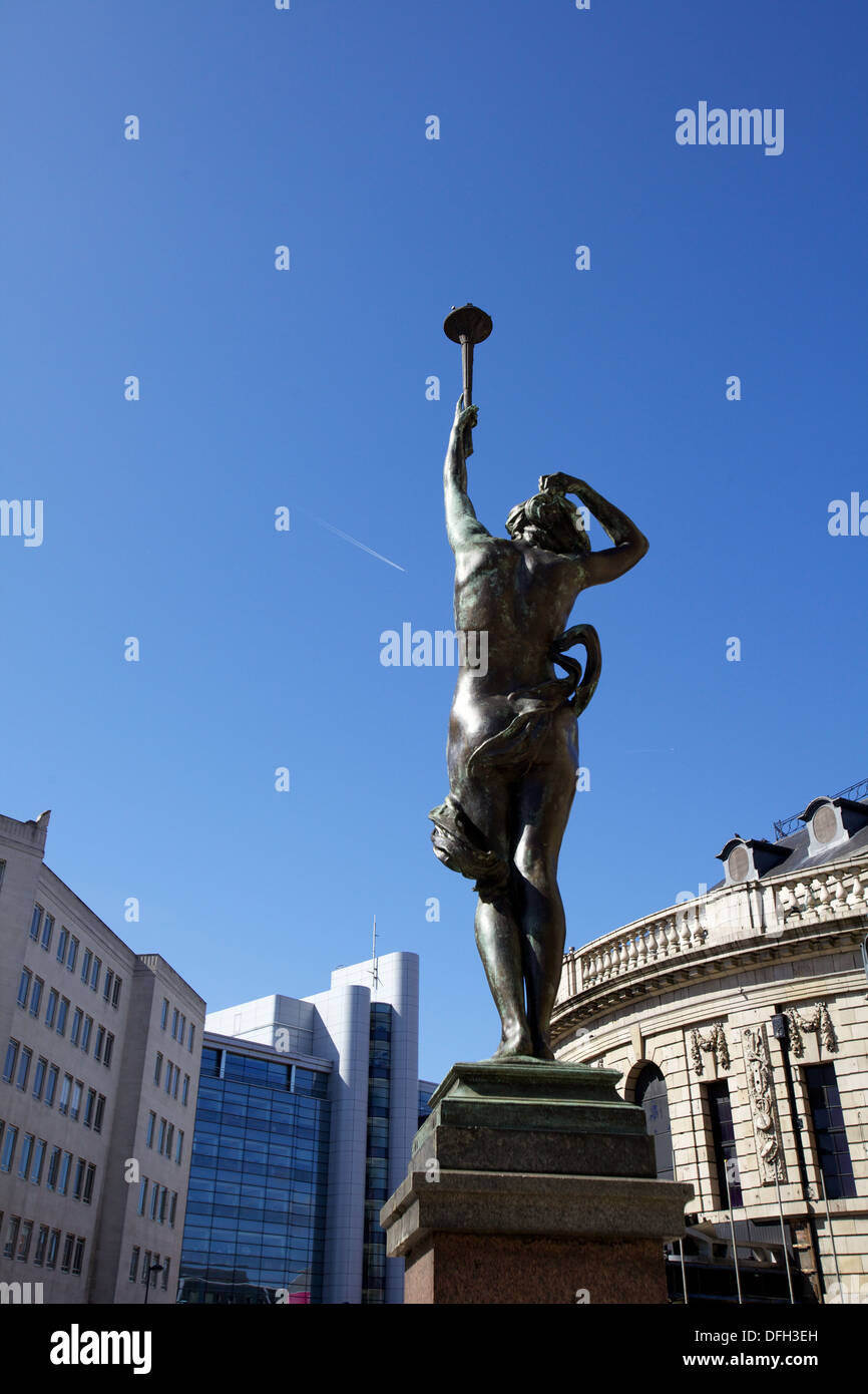City centre statues hi-res stock photography and images - Alamy