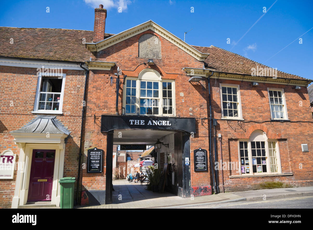 Andover pub hi-res stock photography and images - Alamy