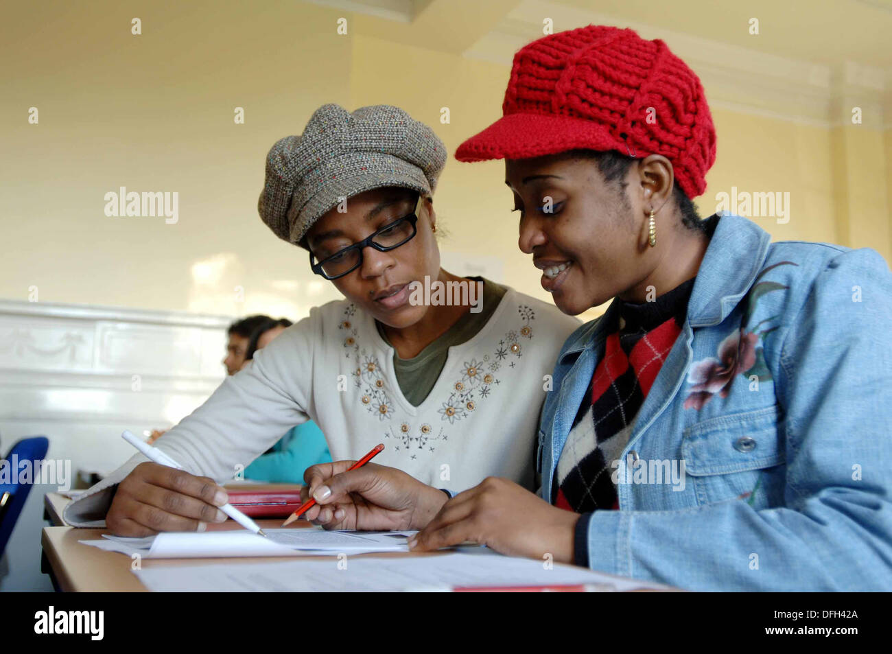 university students studying and interacting in a lecture theater Stock ...