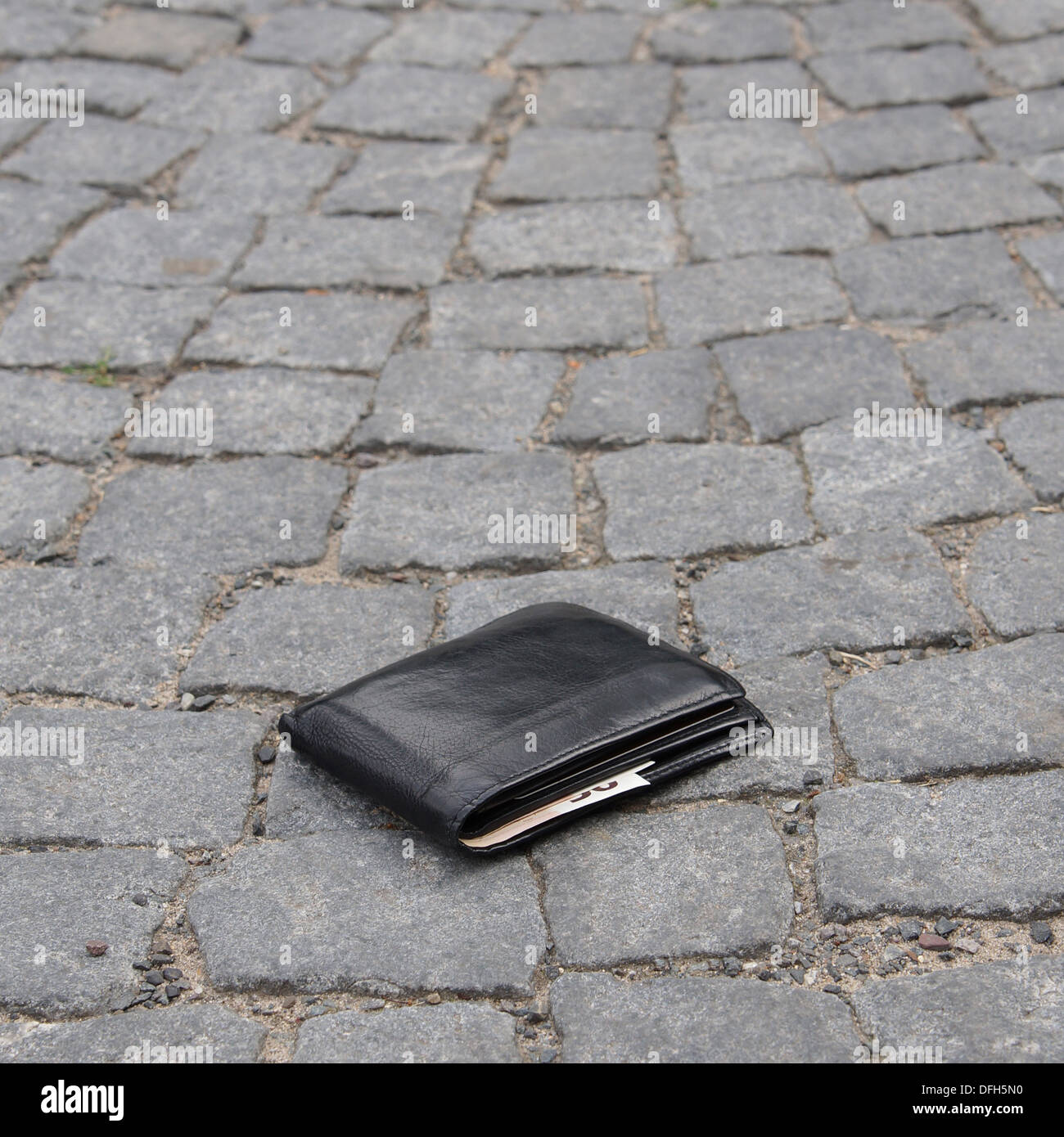 Money find hi-res stock photography and images - Alamy