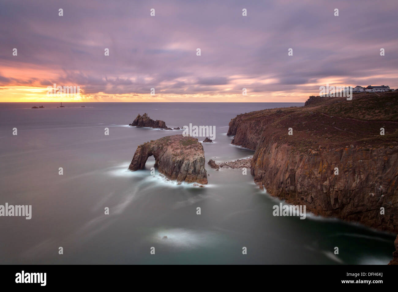 Cornwall cliffs hi-res stock photography and images - Alamy