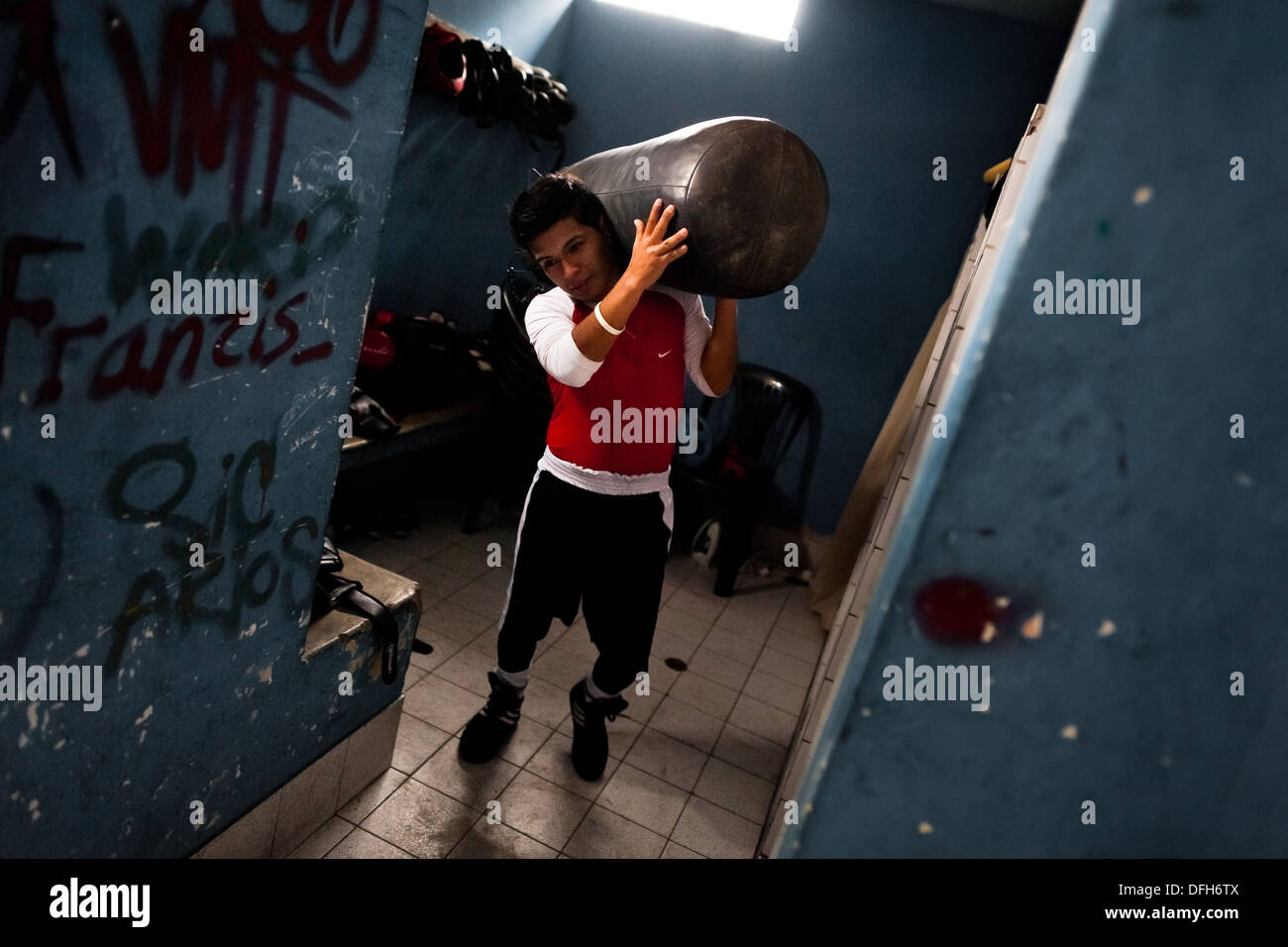 Boxing changing room hi-res stock photography and images - Alamy